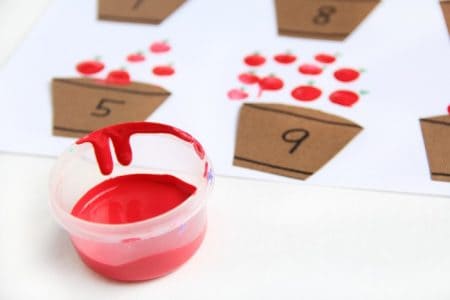 Easy Fingerprint Apple Counting Activity for Preschoolers