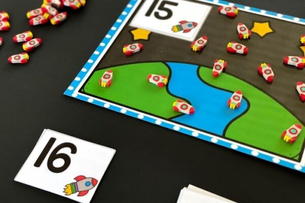 Free Printable Space Theme Preschool Counting Mats
