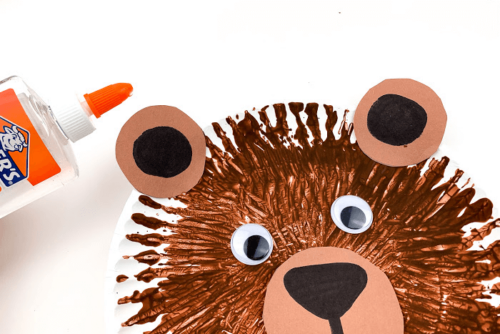 Easy & Adorable Brown Bear Paper Plate Craft for Preschool